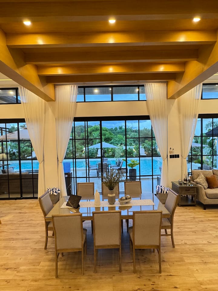 Cozy Spacious Modern Home With Huge Pool- Vilamari - Binangonan