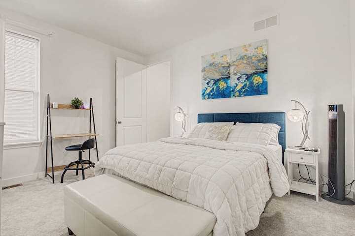 New Private Retreat.
1 Bd, 1 Bath, 1 Living Room. - Aurora, CO