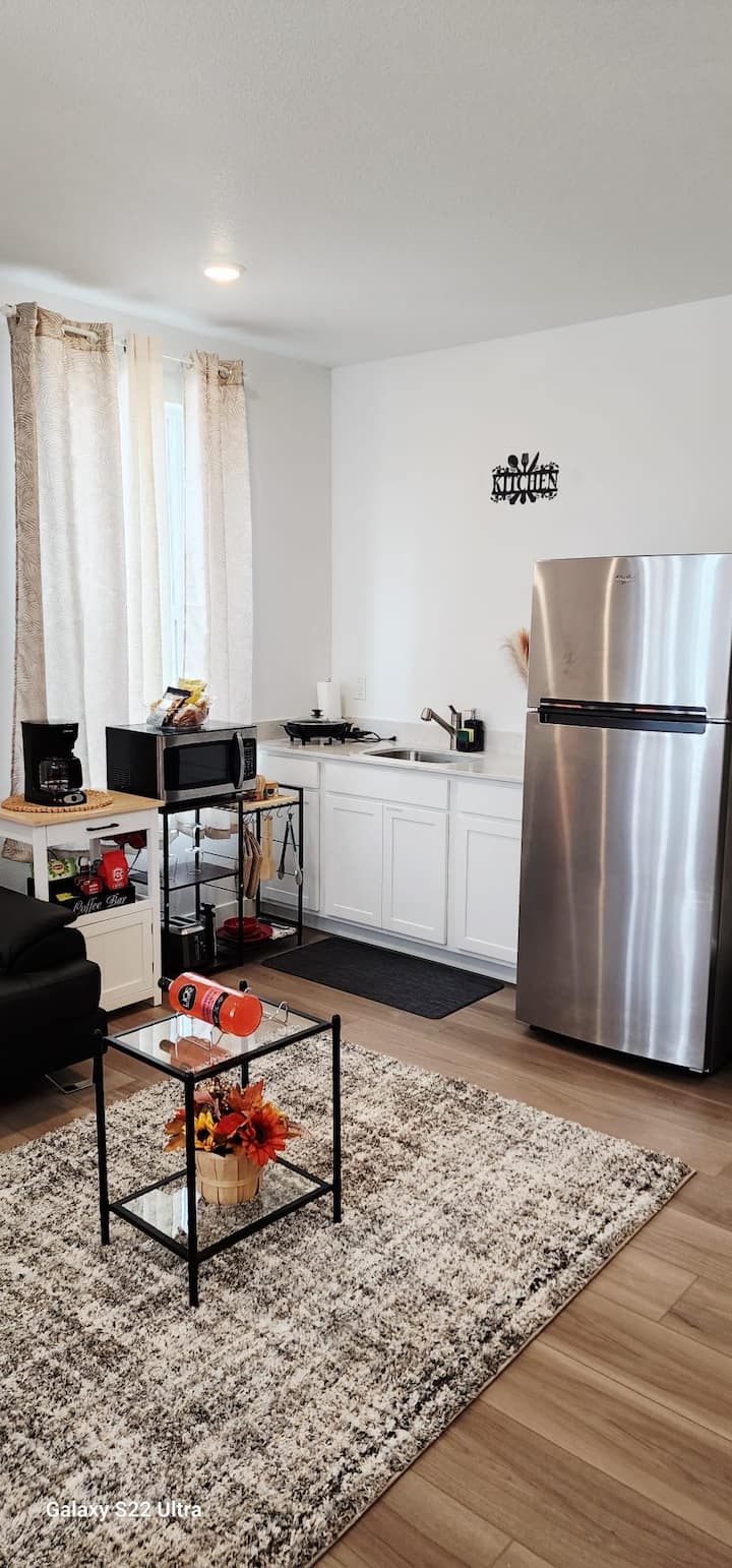 New Private Retreat.
1 Bd, 1 Bath, 1 Living Room. - Aurora, CO