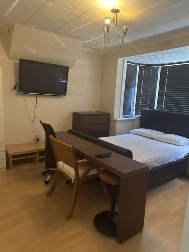 Barnet Short Let - Barnet