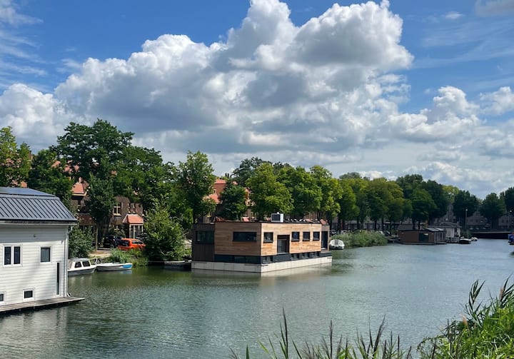 Unieke Plek Met Dakterras Op Woonark In Amsterdam - Zaandam