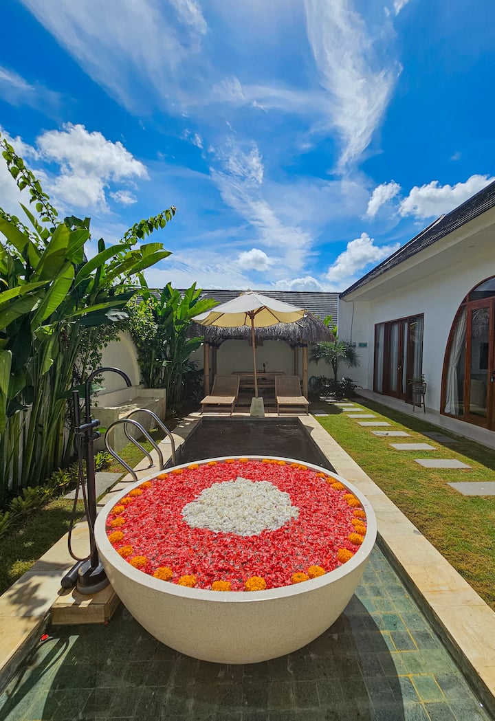 Cozy 2 Bed Villa With Bathtub & Private Garden~ - Canggu