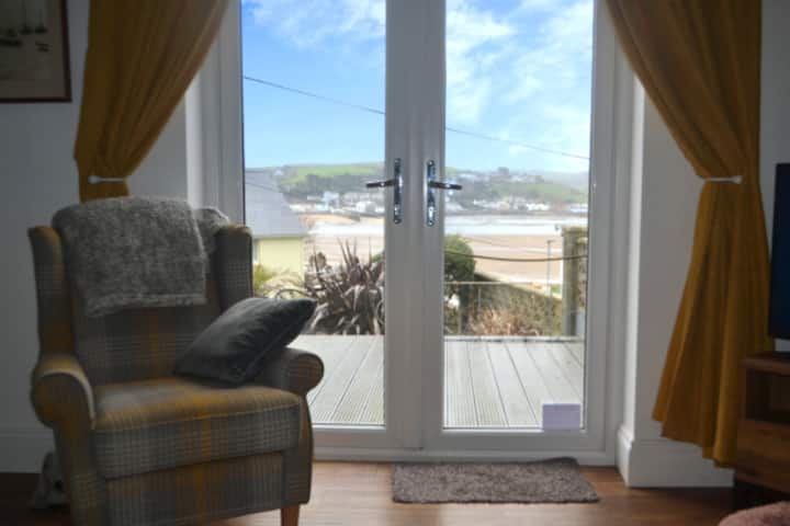 Coastal Holiday Cottage With Estuary Views - 애플도어