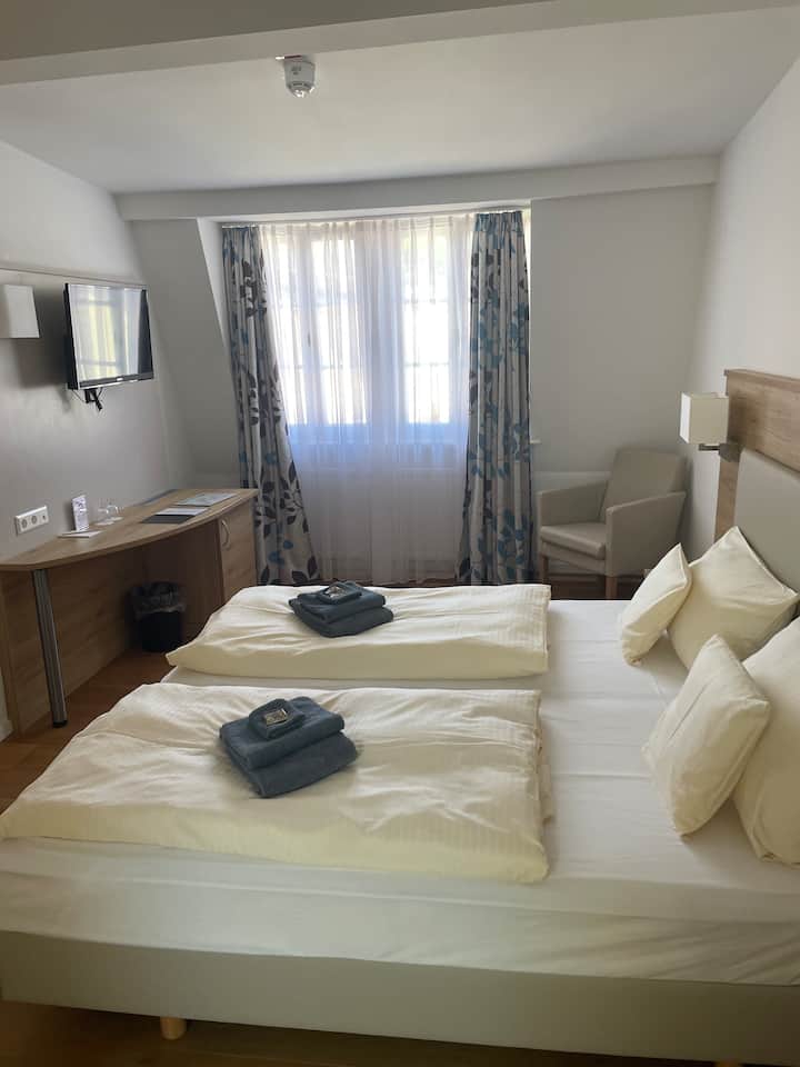 Hotel Perkeo: 2 Doppelzimmer Mit Gemeinschaftsbad - Heidelberg