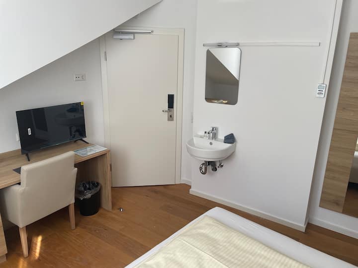 Hotel Perkeo: 3 Zimmer-apartment Im Dachgeschoss - Heidelberg