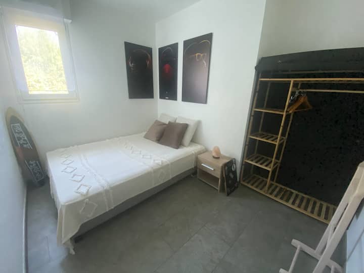 Charming Room + Lush Patio - La Roche-sur-Foron