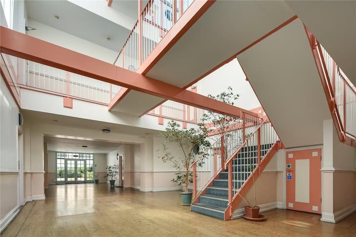 Stylish Art Deco Apartment - Chingford