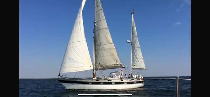 Spacious Classic Yacht – Stylish & Peaceful Escape - Volendam