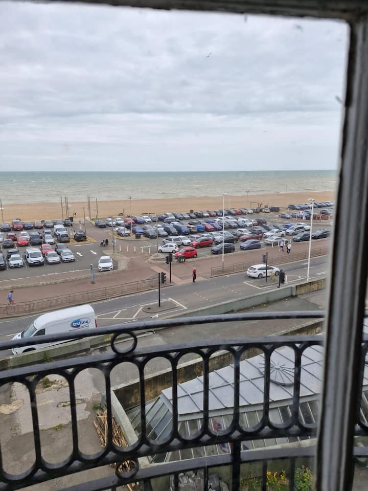1 Bedroom Sea View Seafront Flat - Hastings, UK