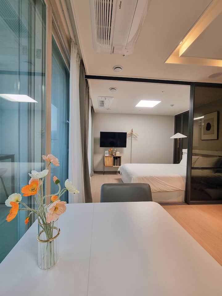 15-[호텔+펜션] [연박할인]등대해변 써밋베이 1.5룸, [하프오션뷰, 하버뷰] - Sokcho-si