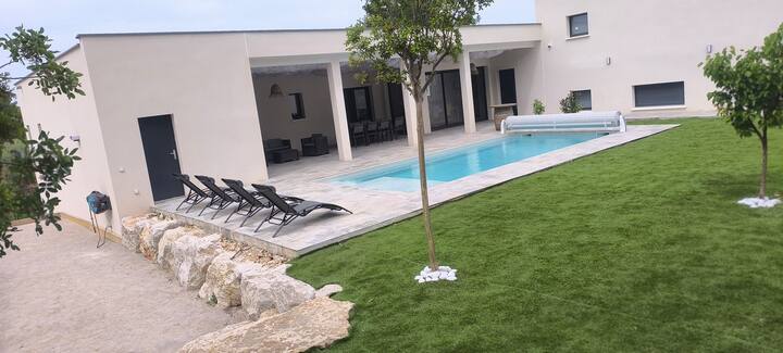 Villa Avec Piscine Et Terrain De Pétanque - Le Crès