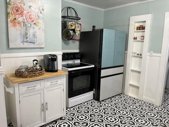 Charming Downtown Sonora Cottage - Sonora, CA