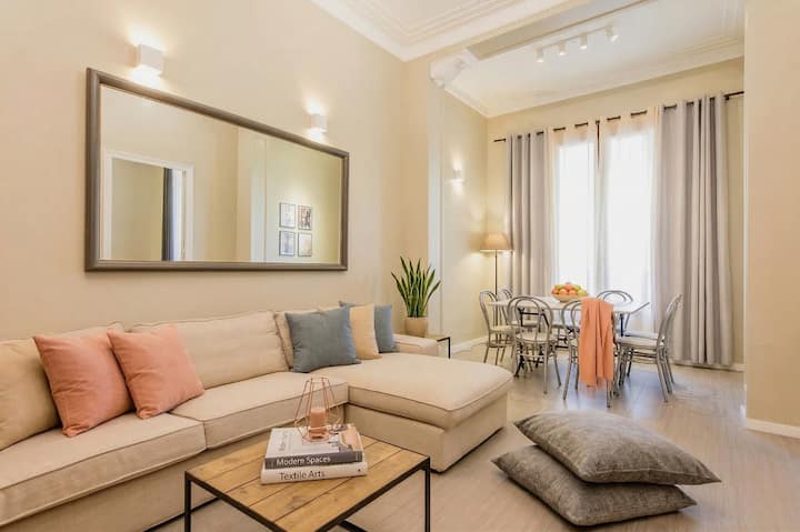 Great 5 Bedroom Apartment Heart Of L'eixample 9pp - Badalona