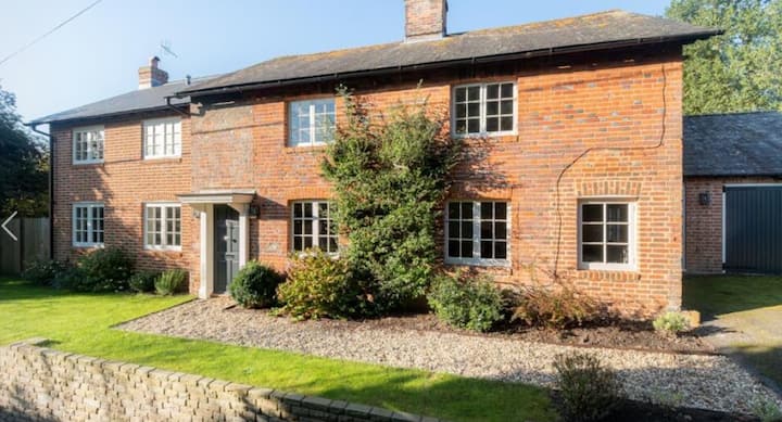 Spacious Character Home Near Ramsbury, Wiltshire - マールバラ