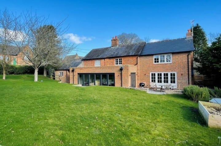 Spacious Character Home Near Ramsbury, Wiltshire - Marlborough