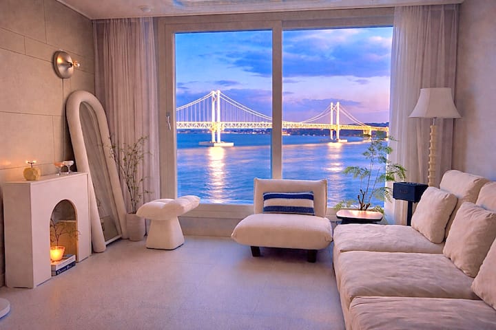 광안대교 풀오션뷰/광안핫플/힐링숙소/해수욕장/밀락더마켓/맛집투어/호텔컨디션/ - Busan