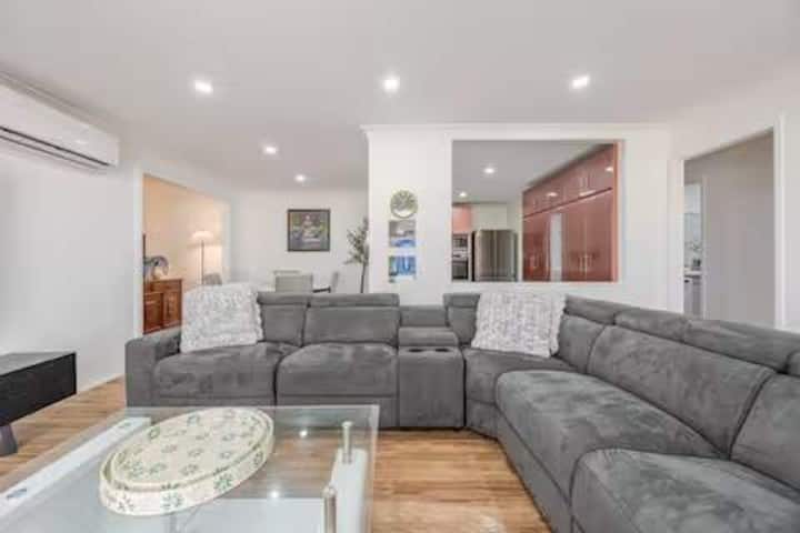 Comfortable 4 Bedroom - Saint Marys, Australia