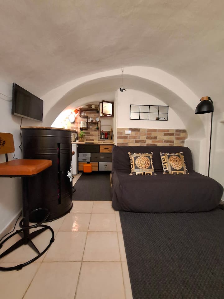 Small Central Studio In Rustic Style - San Remo