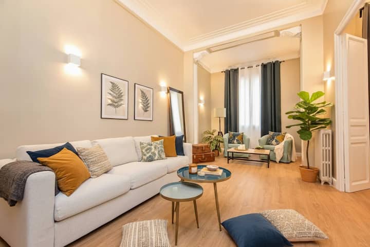 Cozy 5 Bedroom Apartment In Center Eixample 9 Ppl - Barcelona