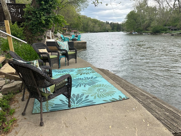 River Front Carriage House - Indianapolis, IN