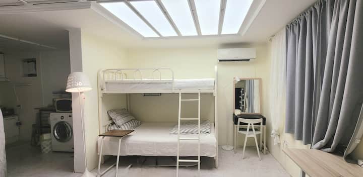 대치동 넓은 원룸 [Cozy Studio]  Private Bath & Kitchen - Seoul