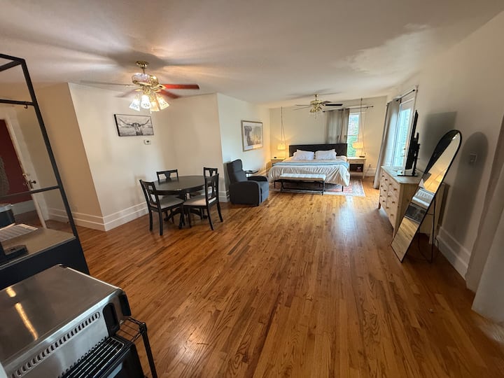 1/2 Mile Walk To Downtown! - Johnson City, TN
