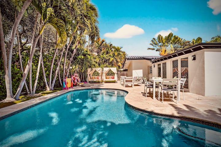 Designer 4br Spacious Villa | Pool • Walk To Beach - Bahamas