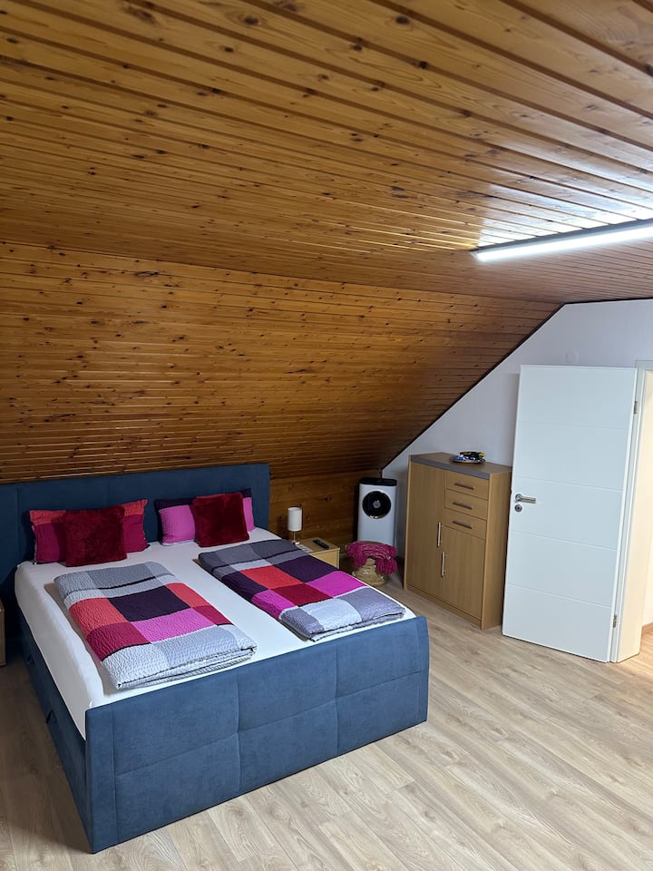 Einzimmerwohnung In Ruhiger Lage , Klimaanlage . - Weinsberg