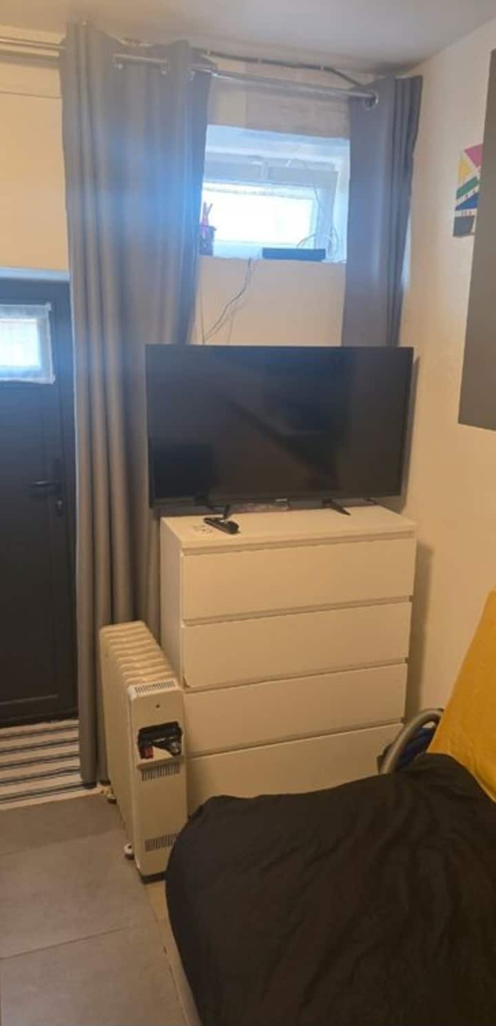 Petit Studio Individuel 12m2 Et Parking Gratuit. - Marseille Provence Airport (MRS)