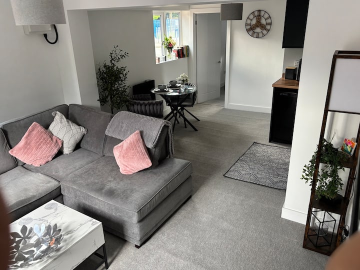 Modern Comfort With Charm! - Sutton Coldfield
