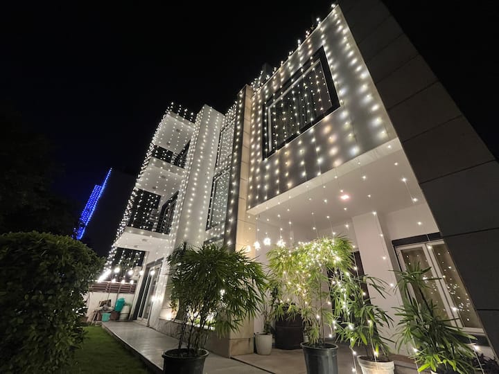 Urbankeysbnb | Garden Villa | Cosy & Spacious - Delhi