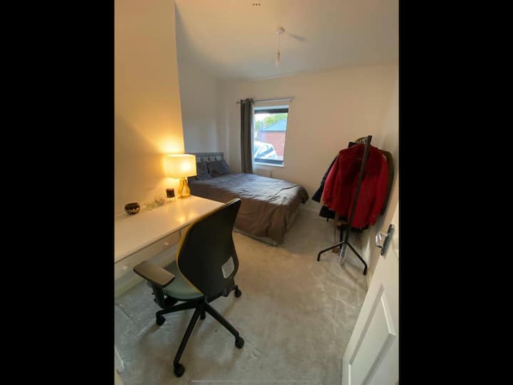 Relax In Style – Cozy Room - Hayes