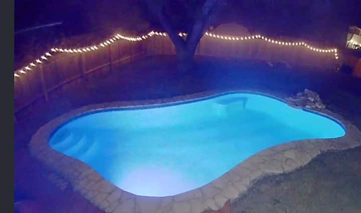 Patio, Pool, Games, Pet Friendly & Near Seaworld - San Antonio