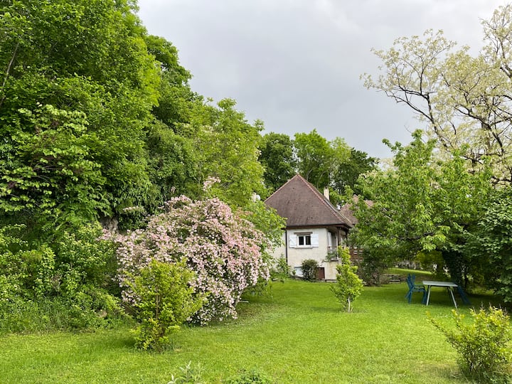 Maison Dans Un éCrin De Verdure - Arbois