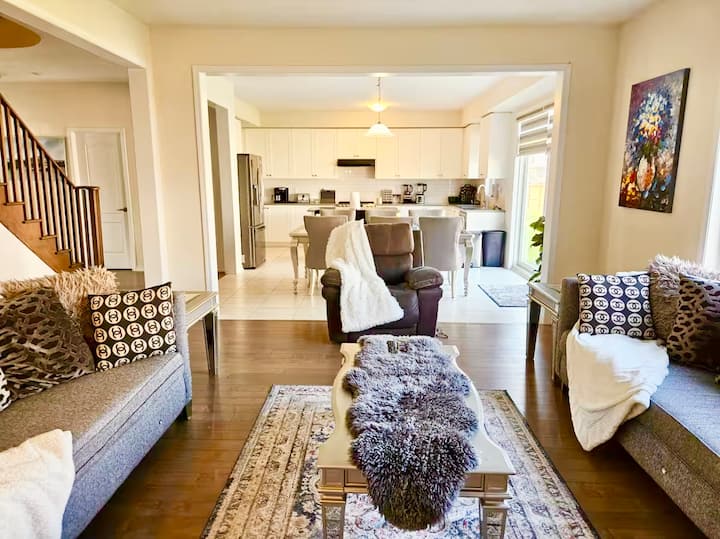 Welcome To Lola's Luxury Home - Welland