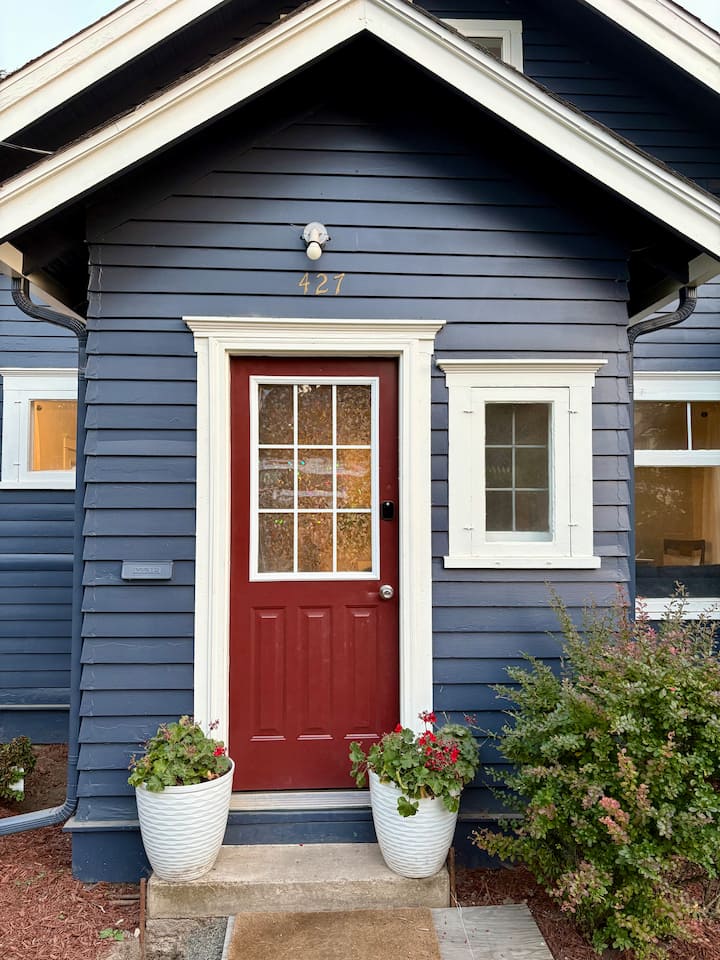 Little Blue Cottage - Pullman, WA