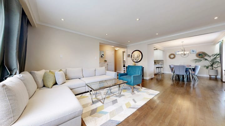 Spacious 4br House Near Transit In North York - Toronto