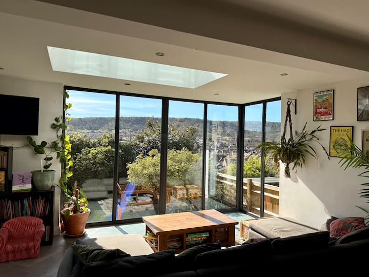 Scenic South Downs Stay | Stylish Detached Home - Eastbourne