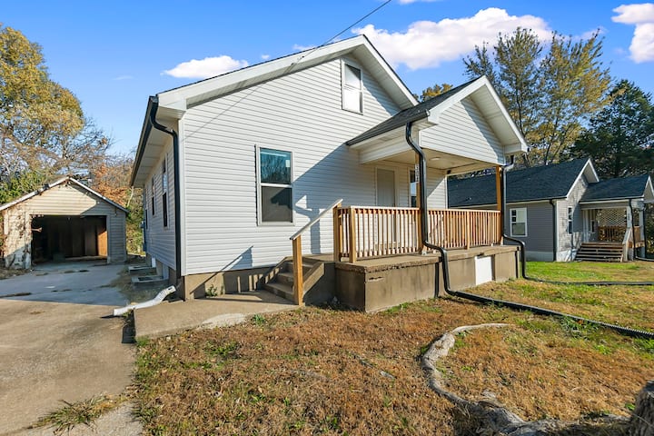 Riverfront White House - Cape Girardeau, MO