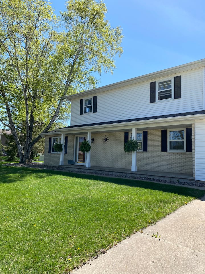 5 Minute Drive To Eaa Grounds! - Oshkosh, WI