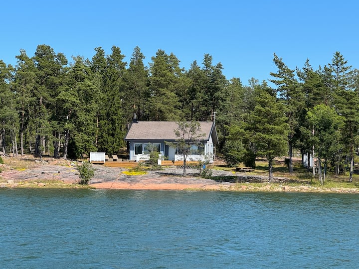 Peaceful ÅLand Cabin With Terrace & Sea Access - Åland