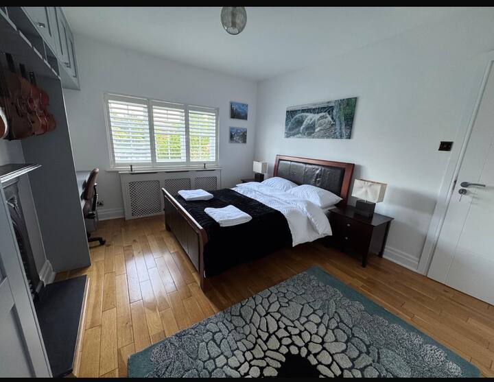 Room Number 2 In House - Watford