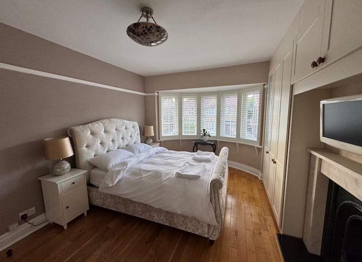 Double Bed (Room 1) - Harrow