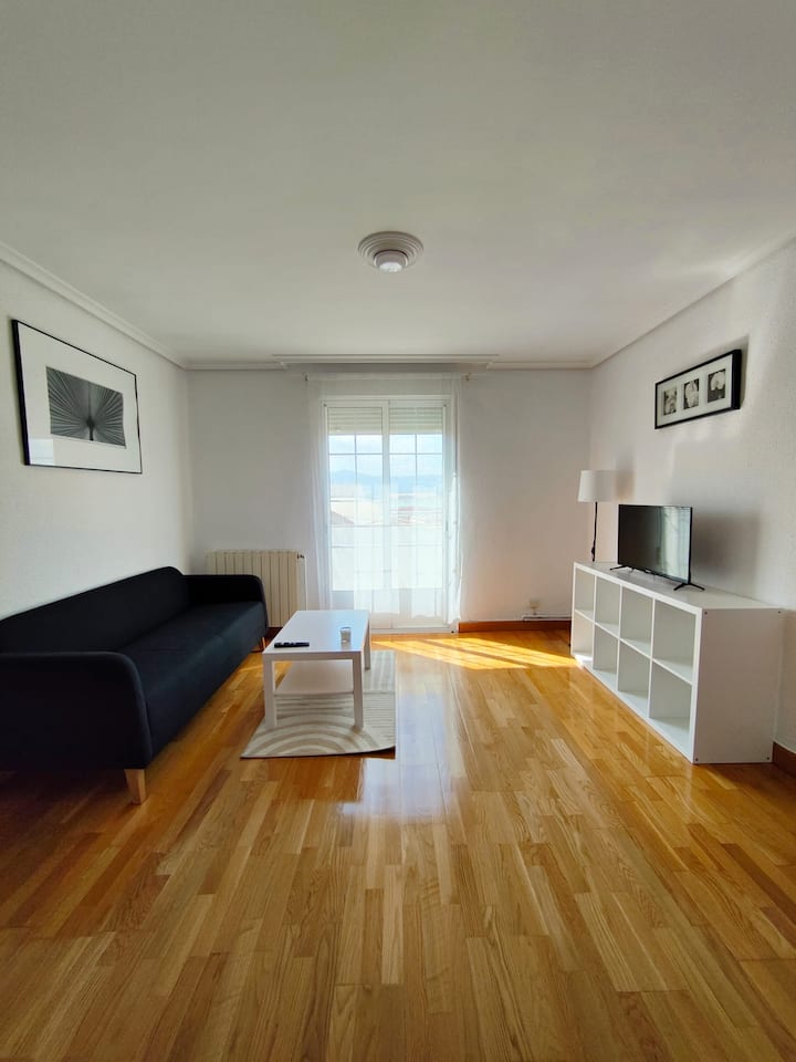 Piso Luminoso, Amplio Y Acogedor - Santander