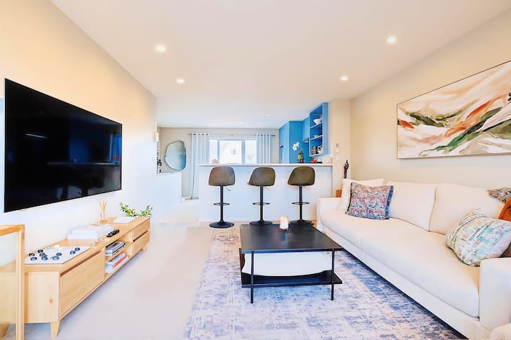 Central & Stylish | Modern Comfort In Christchurch - Christchurch