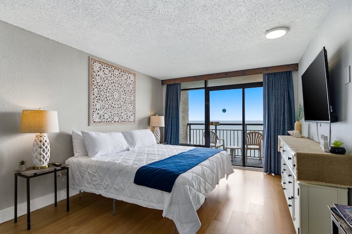 Sunny Ocean Front, Sleeps 4! - Myrtle Beach