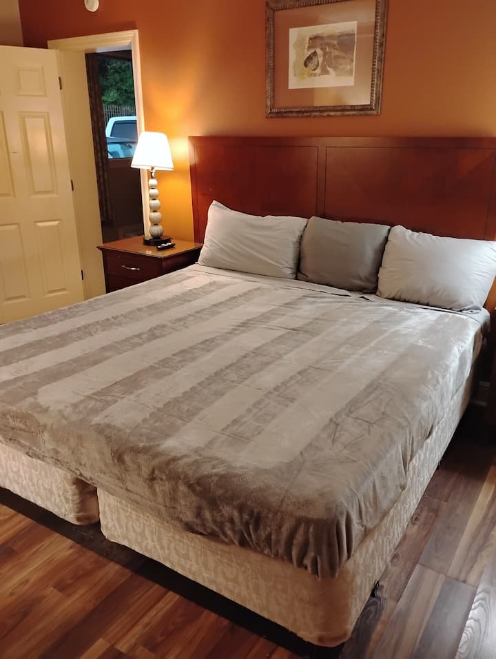 (115-1) Gated - King Br/1 Bath Apt W/ Full Kitchen - Baton Rouge, LA