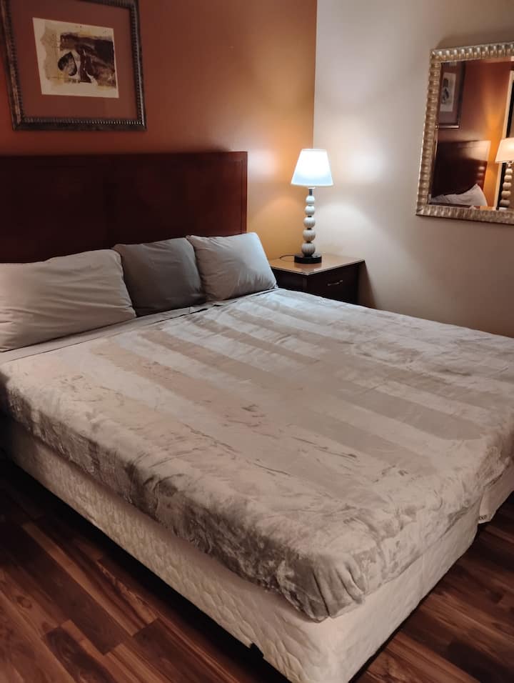 (127) Gated - 1 King Br/1 Bath Apt W/ Full Kitchen - BREC's Baton Rouge Zoo