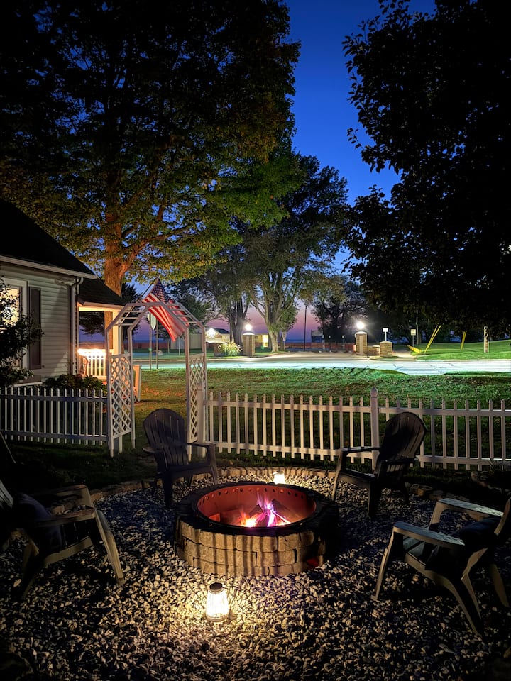 Lakeside Escape On Lakeshore Drive - Sleeps 6 - Ludington, MI