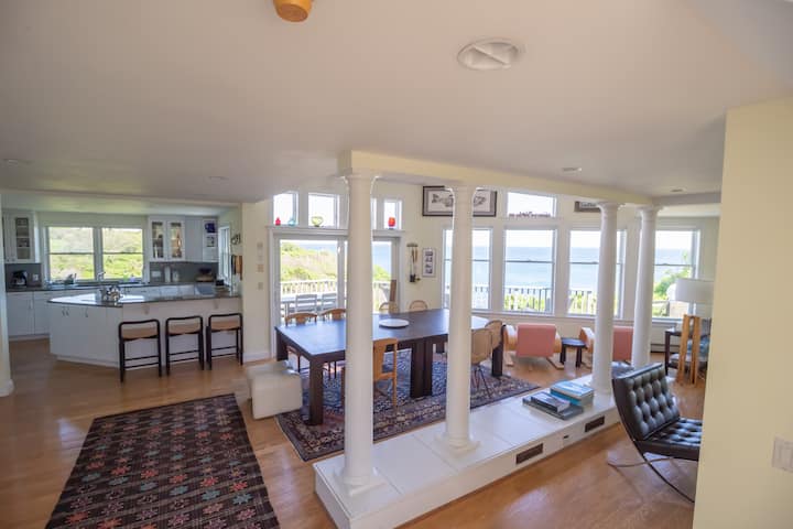 4br Artistic Escape Overlooking Vaill Beach - New Shoreham, RI